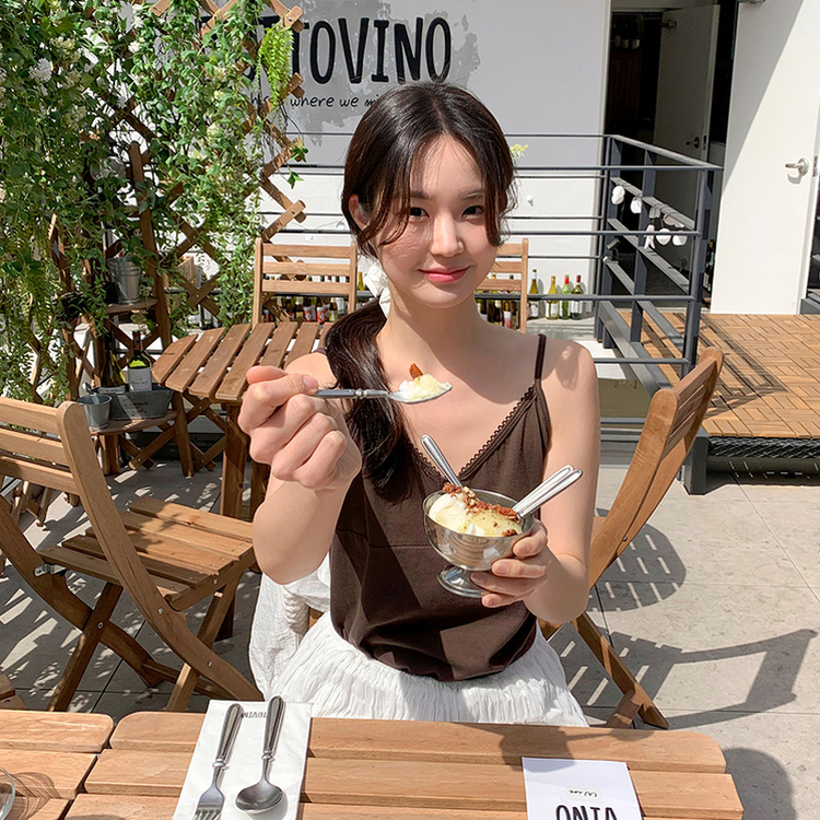 STS65105 （レースポイント／スタイル抜群／今っぽシルエット）ウファー ボタン Vネック レースキャミ ノースリーブ - attrangs